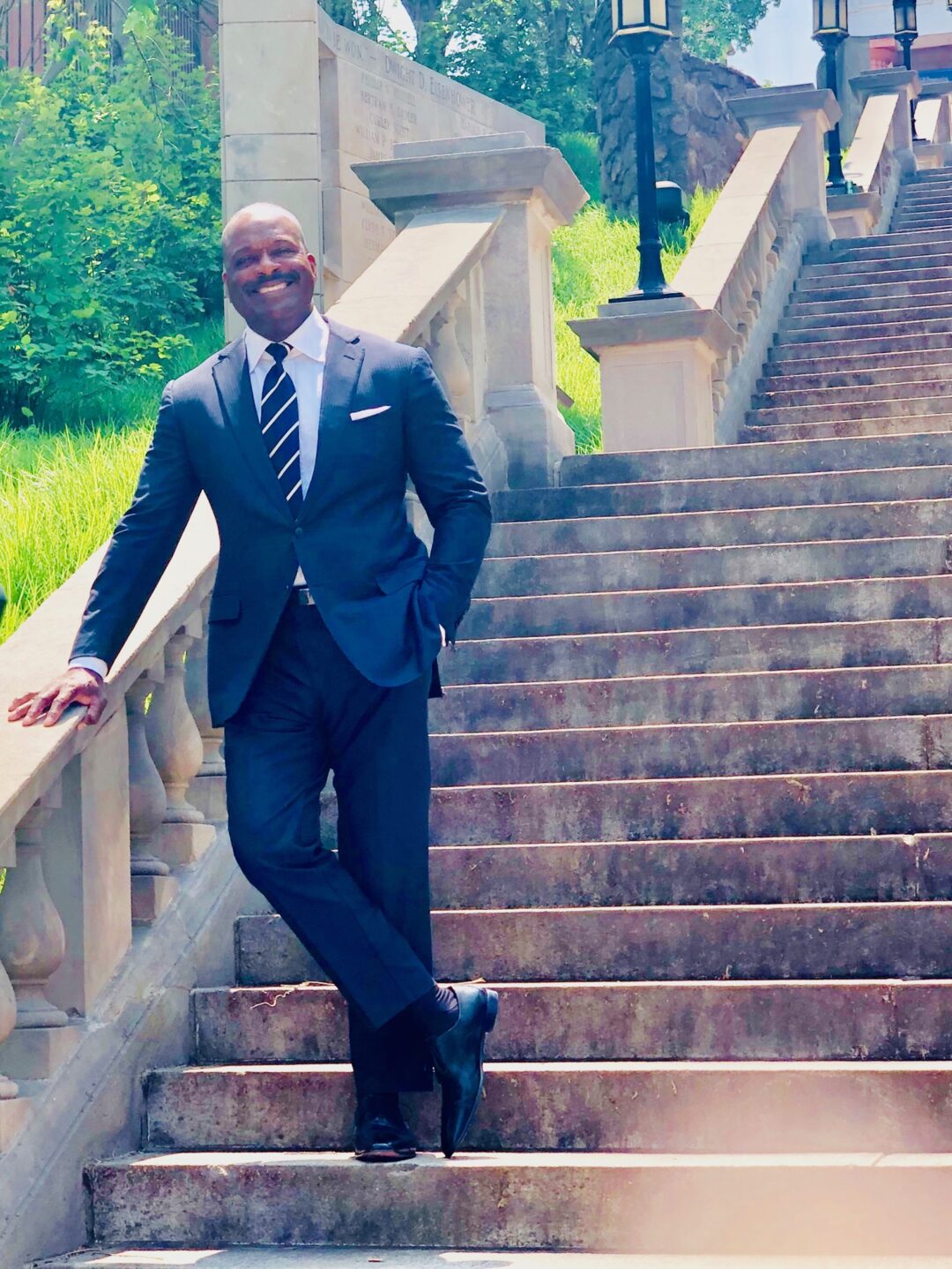 Contact Vince – Vince E Ellison